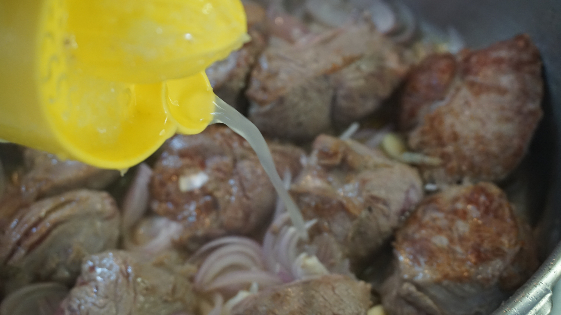 Μοσχάρι λεμονάτο | greekcookingbykaterina.com