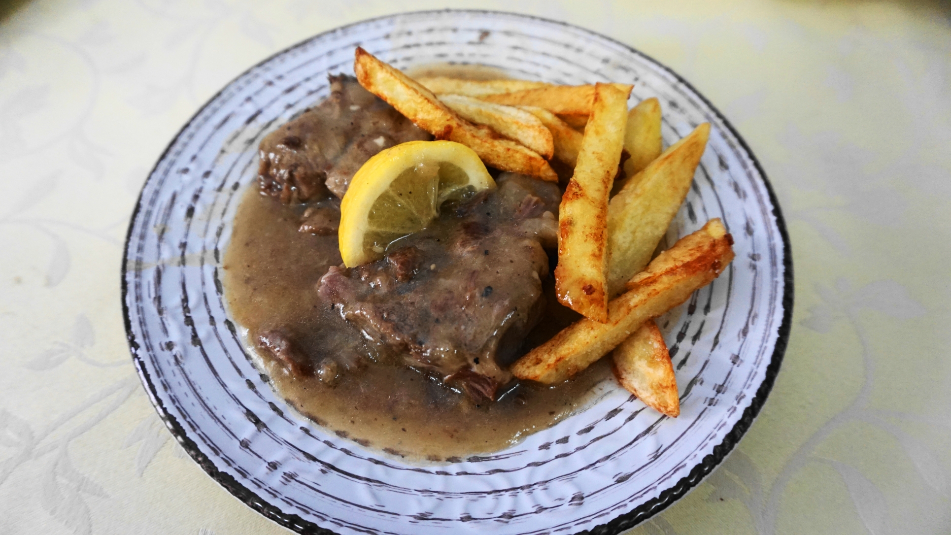 Μοσχάρι λεμονάτο | greekcookingbykaterina.com