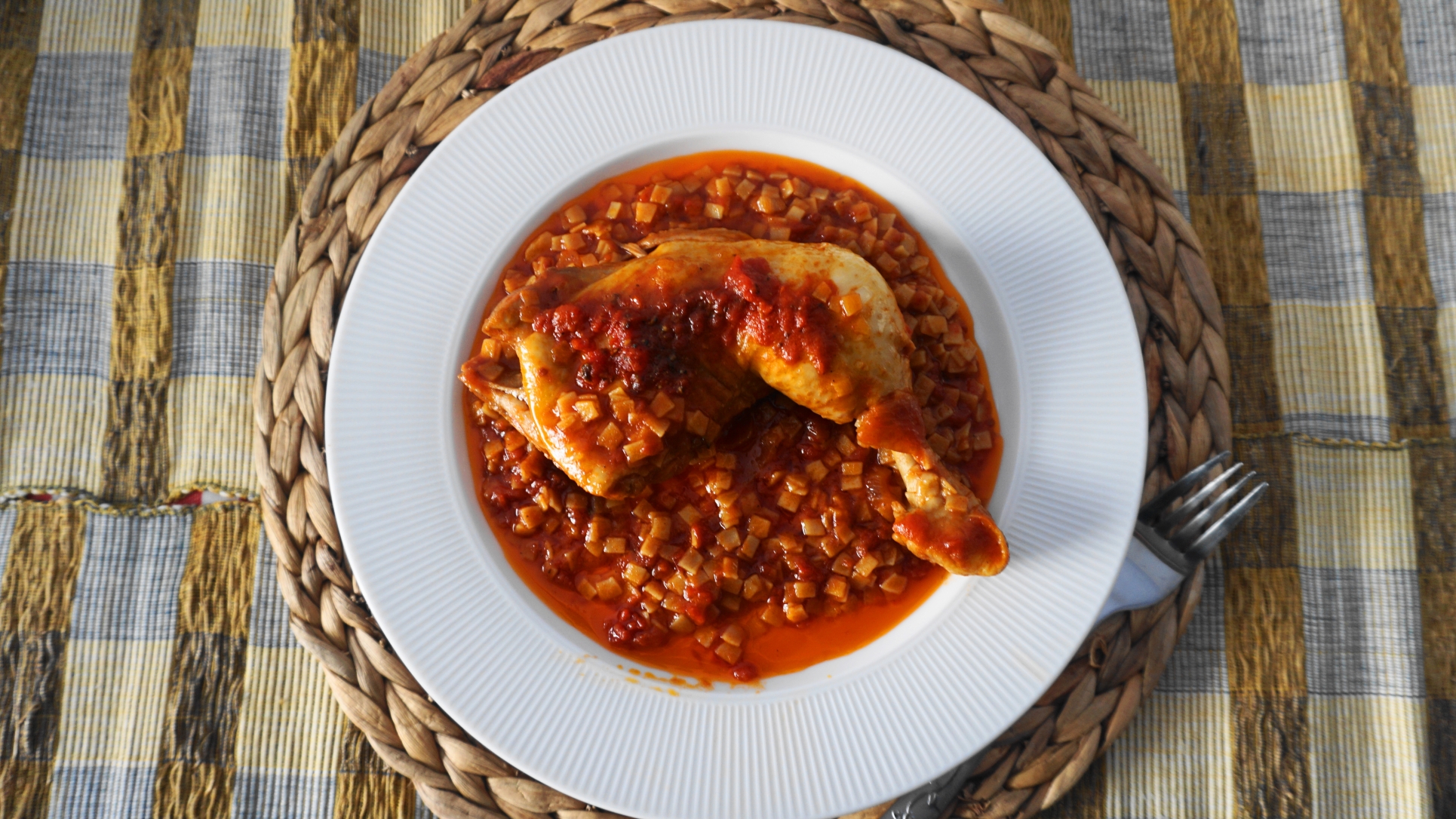 Κοτόπουλο κοκκινιστό με χυλοπιτάκι | greekcookingbykaterina.com