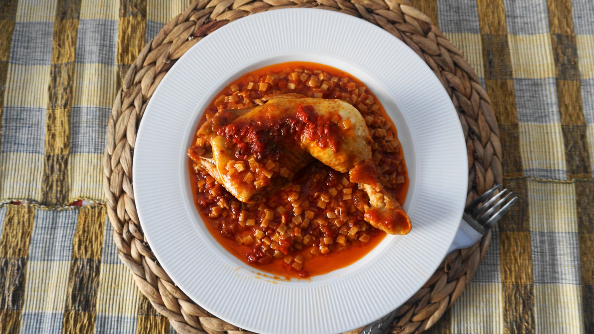 Κοτόπουλο κοκκινιστό με χυλοπιτάκι | greekcookingbykaterina.com