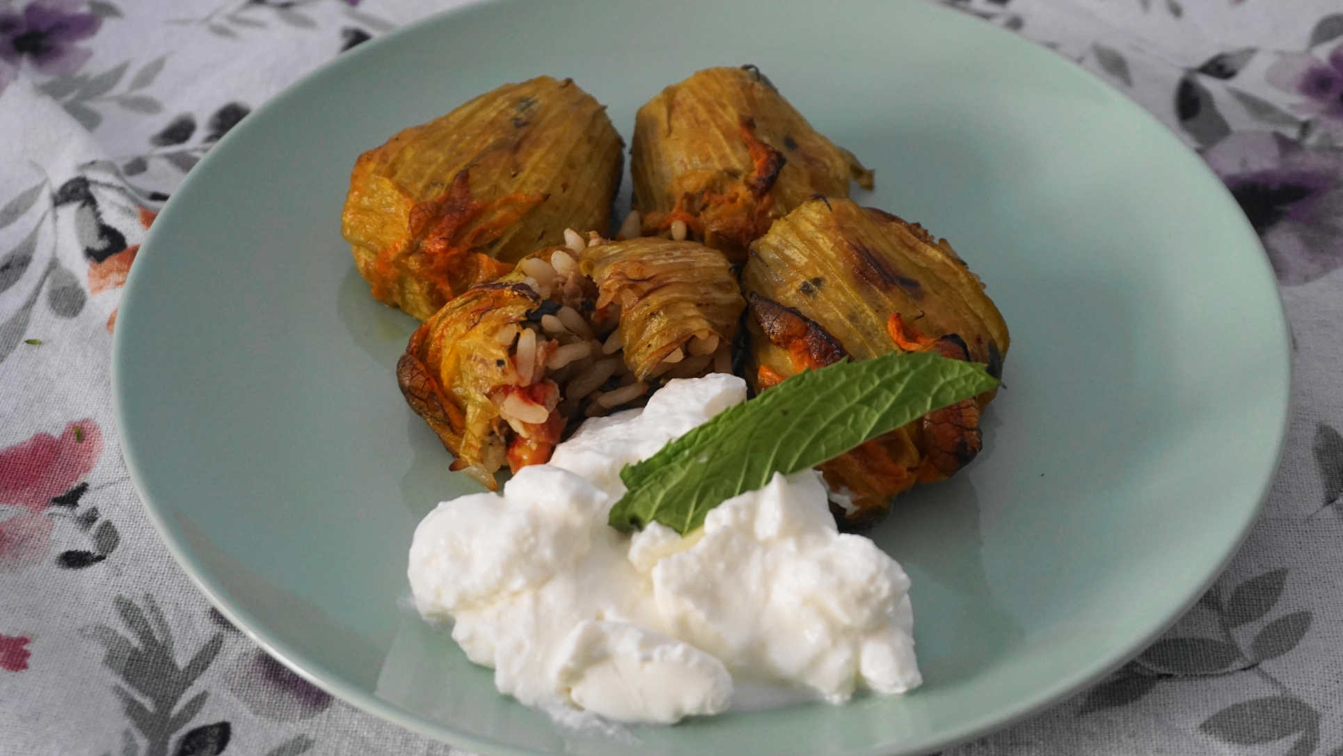 Κολοκυθοανθοί γεμιστοί με ρύζι | greekcookingbykaterina.com