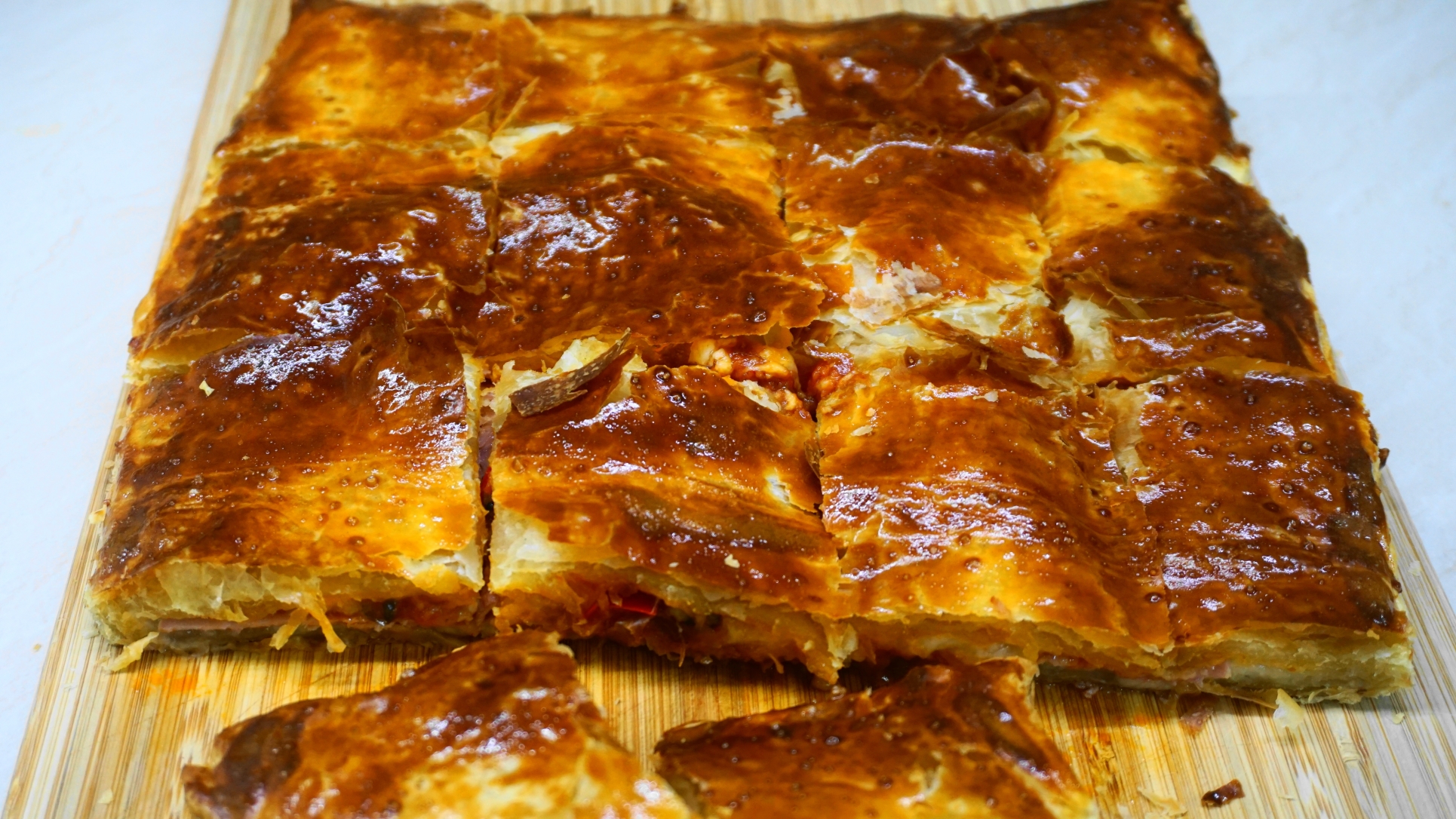 Πίτσα σφολιάτα | greekcookingbykaterina.com