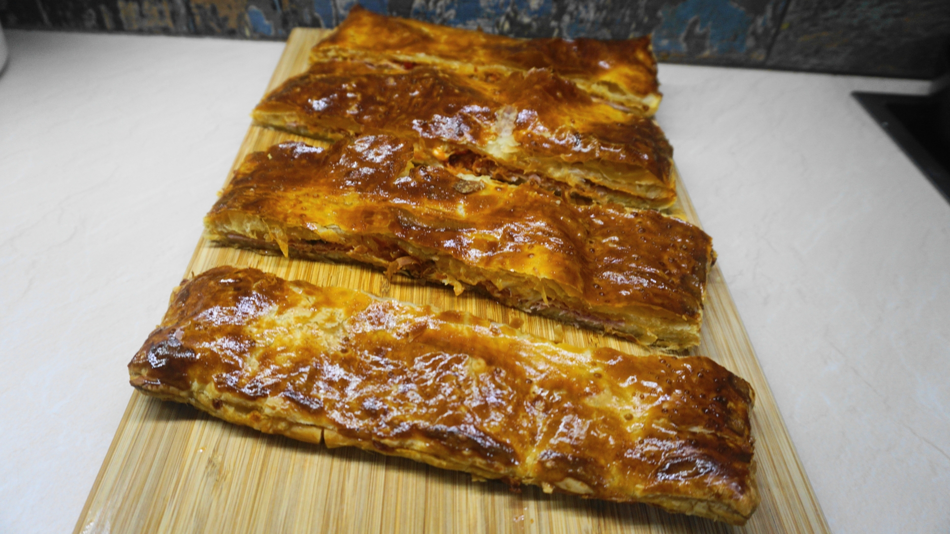 Πίτσα σφολιάτα | greekcookingbykaterina.com