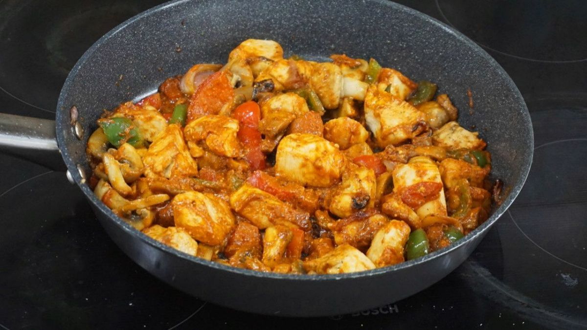 Τηγανιά κοτόπουλο με σάλτσα πιπεριάς | greekcookingbykaterina.com
